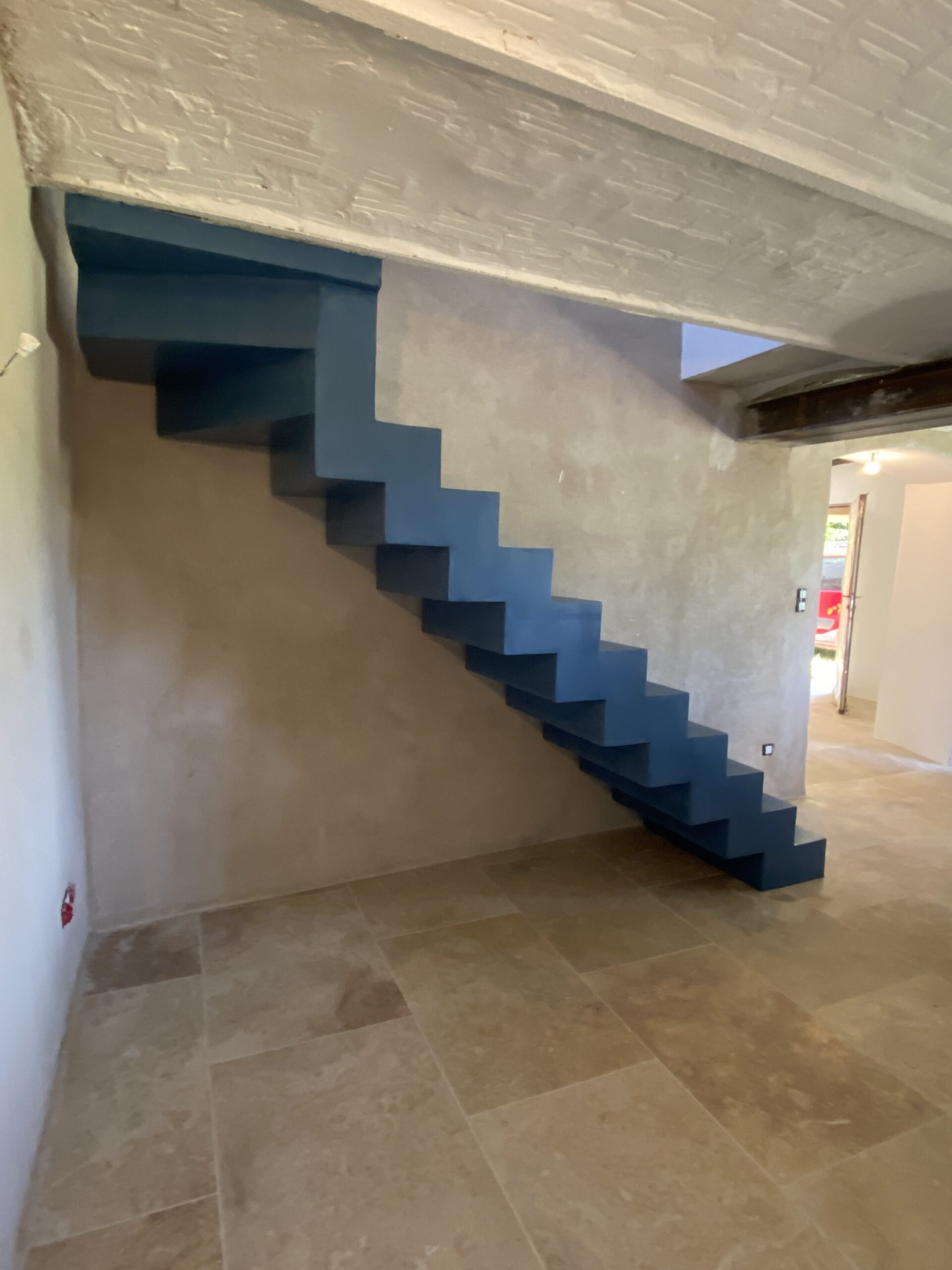 Escalier à crémaillère intérieur en béton ciré vernis mat - Scal'in ...